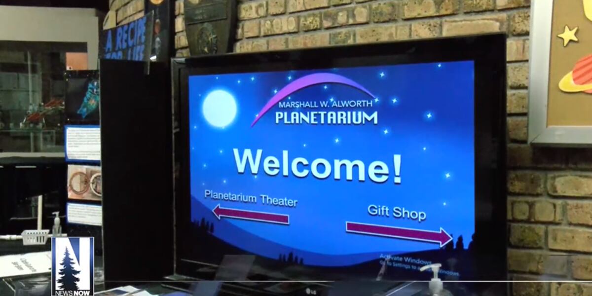 UMD hosts eclipse viewing party inside planetarium UMD hosts eclipse viewing party inside planetarium